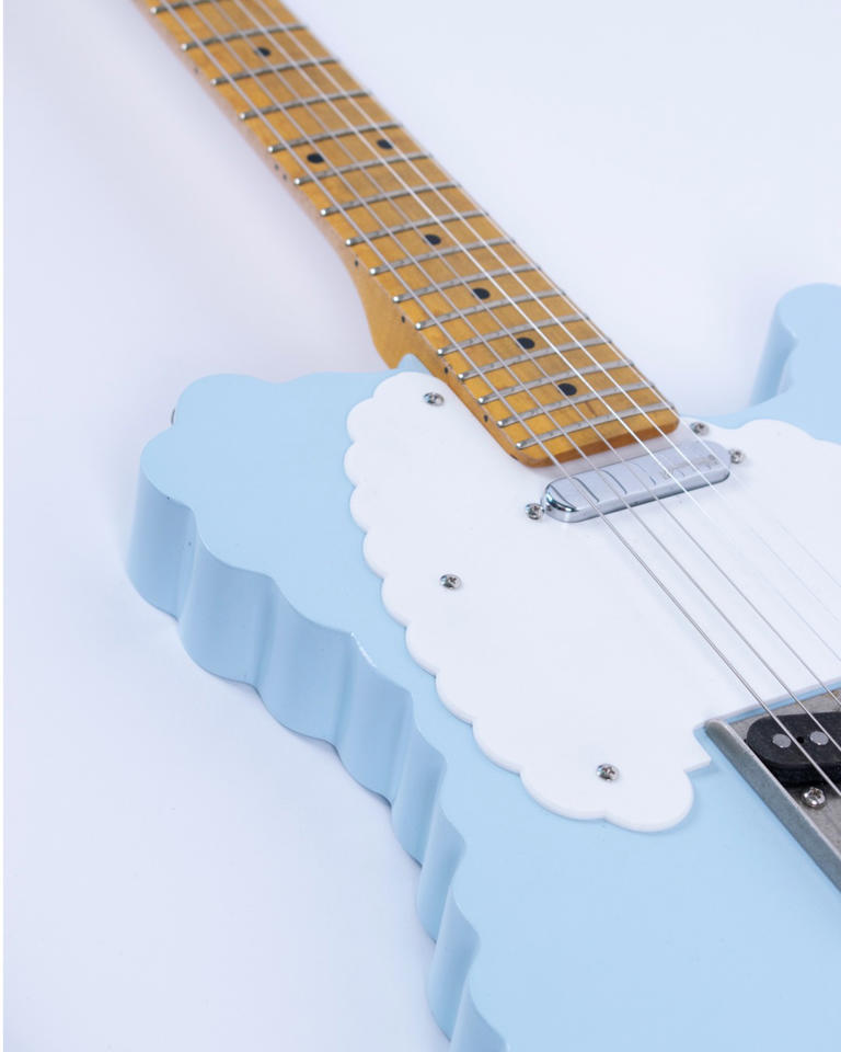 Unik! Desainer ini rancang gitar dengan bentuk playful