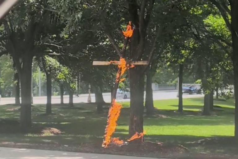 Burning cross in Chicago park sparks outrage as police investigate ...