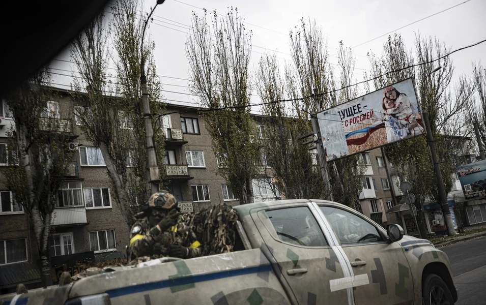 Ukraine targets Kinburn Spit supply lines amid retreat rumours