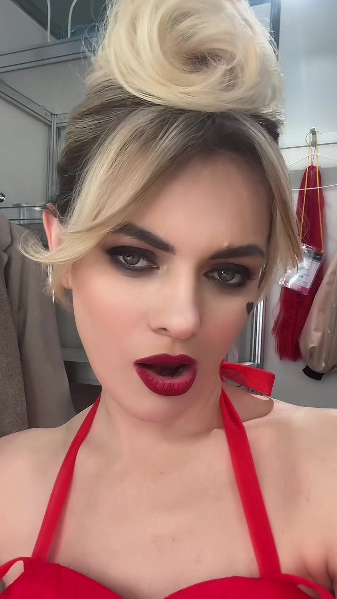 She transformed into a vintage bombshell
