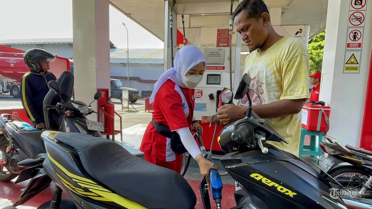 Efek domino harga Pertamax naik: Masyarakat menengah makin terjepit ...