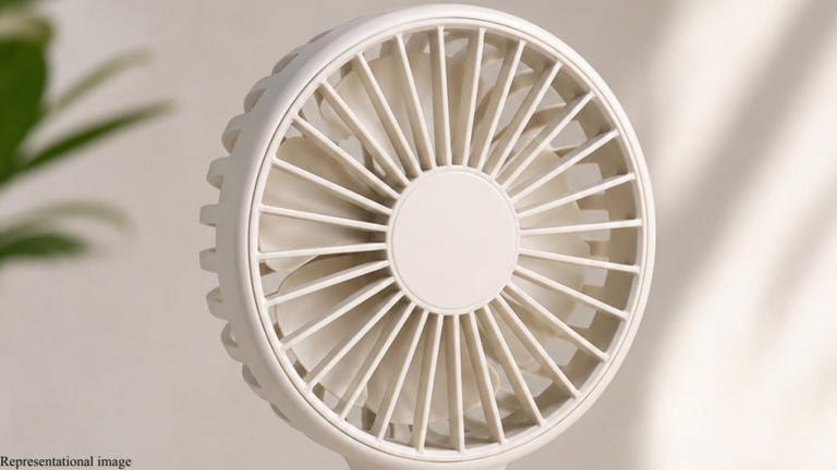 Best portable fans under Rs 3000 for personal cooling in India