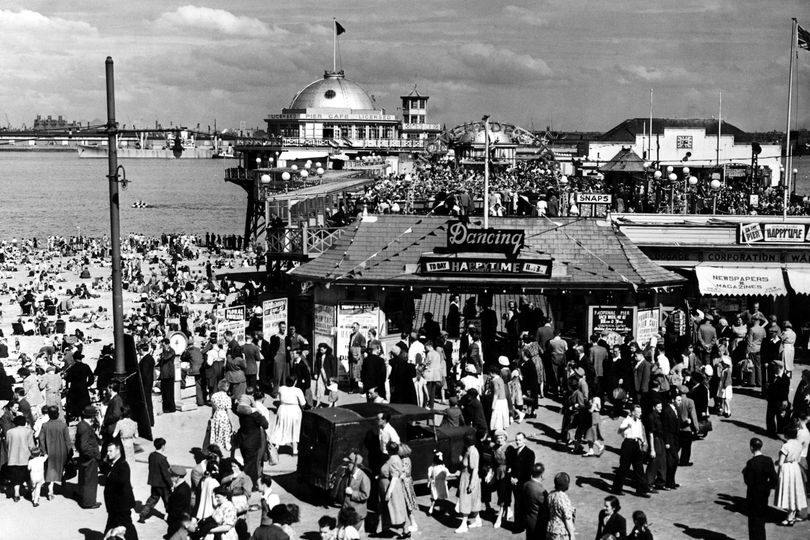 60 pictures from Merseyside seaside towns through the years