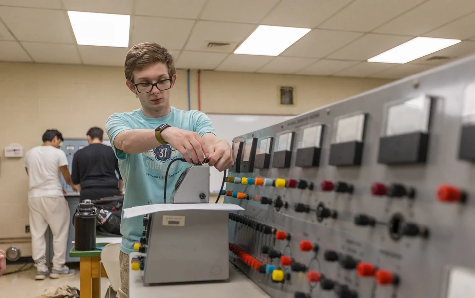 Electrical engineering salaries projected to outpace other fields in FY27