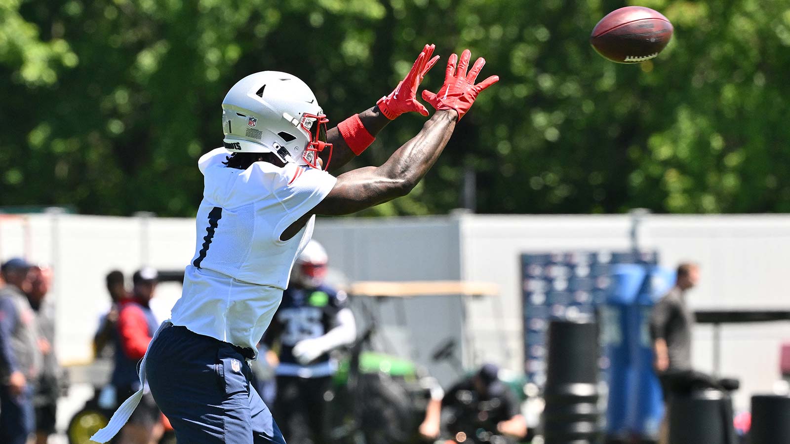 Day 1 of Patriots’ Drake Maye-AJ Brown connection should already have ...