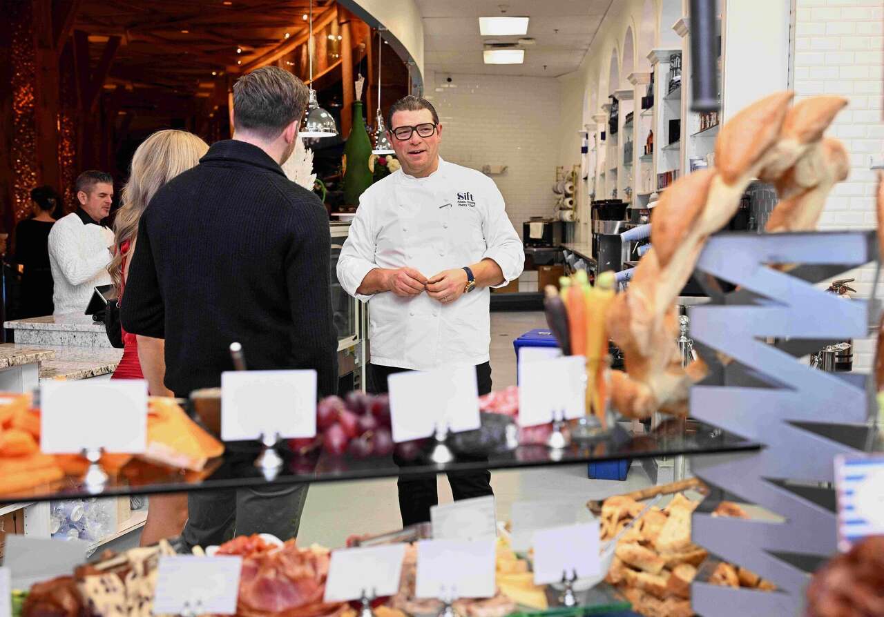 Mohegan Sun food event brings $5 samples, notable chefs and a chowder ...