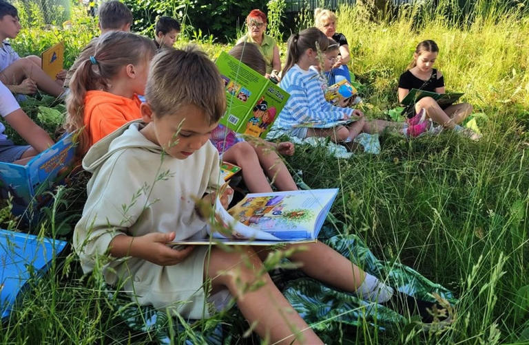 Czytanie na Polanie w Radomsku. Do akcji przyłączyli się uczniowie ...