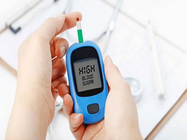 Type 2 diabetes warning signs: Symptoms and risk factors you should ...