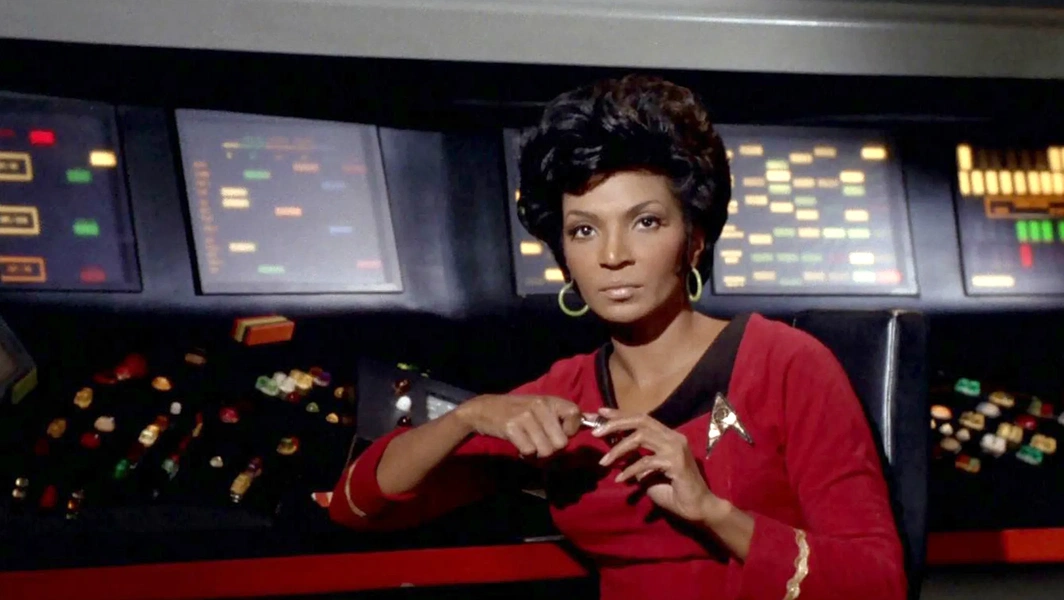 10 provocative and groundbreaking moments in Star Trek TOS