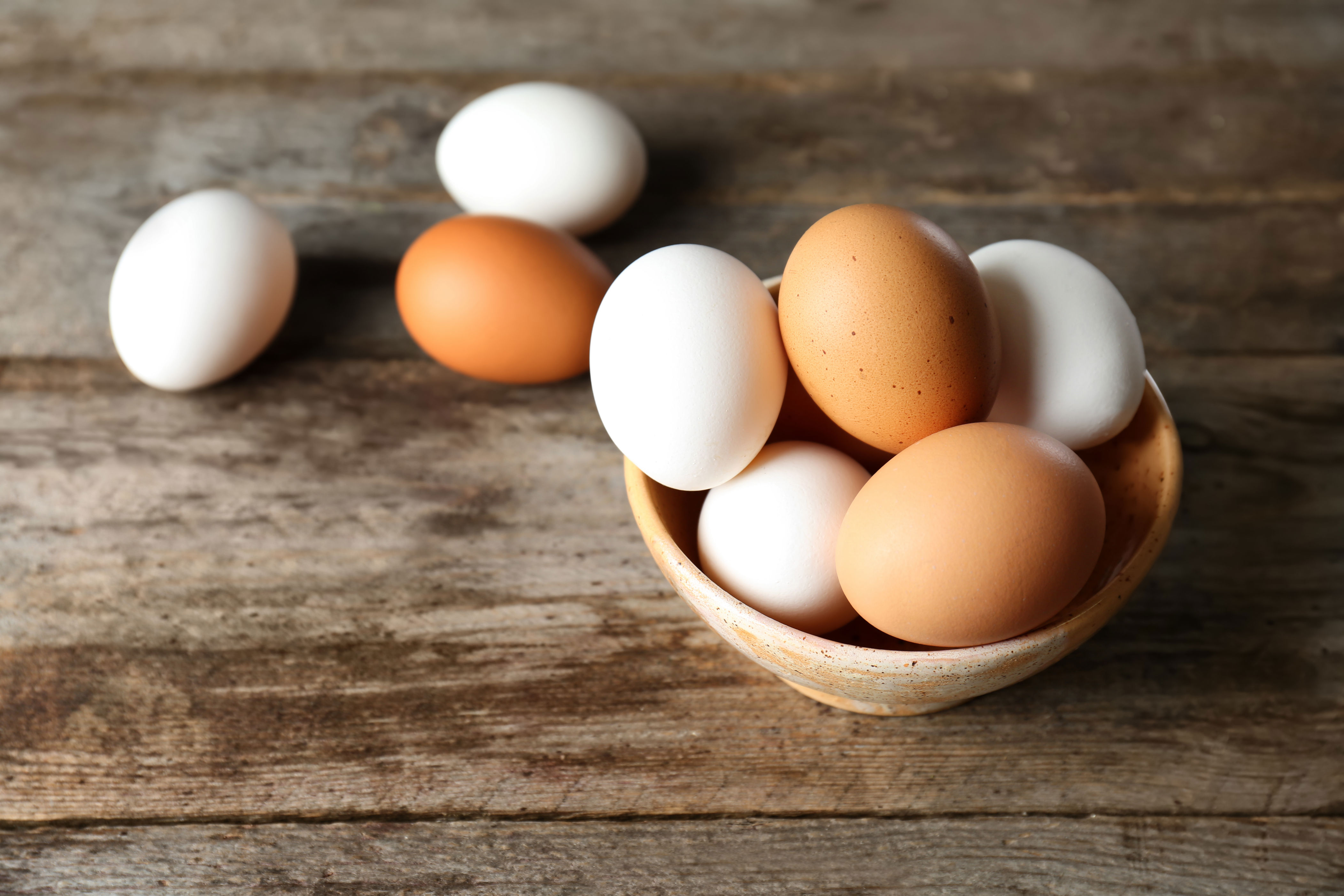 De grote eier-leugen: waarom de supermarkt je massaal bruine eieren ...