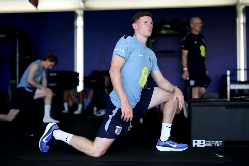 Manchester United should set new deadline for Elliot Anderson transfer ...
