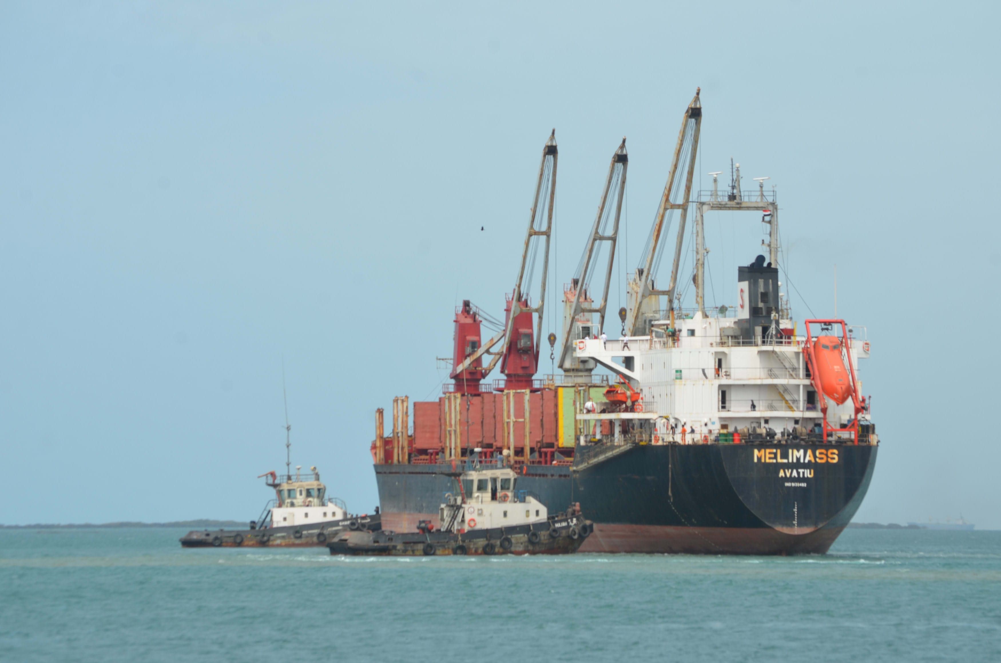 Cargo vessel exchanges fire with armed craft off of Yemen, UKMTO reports