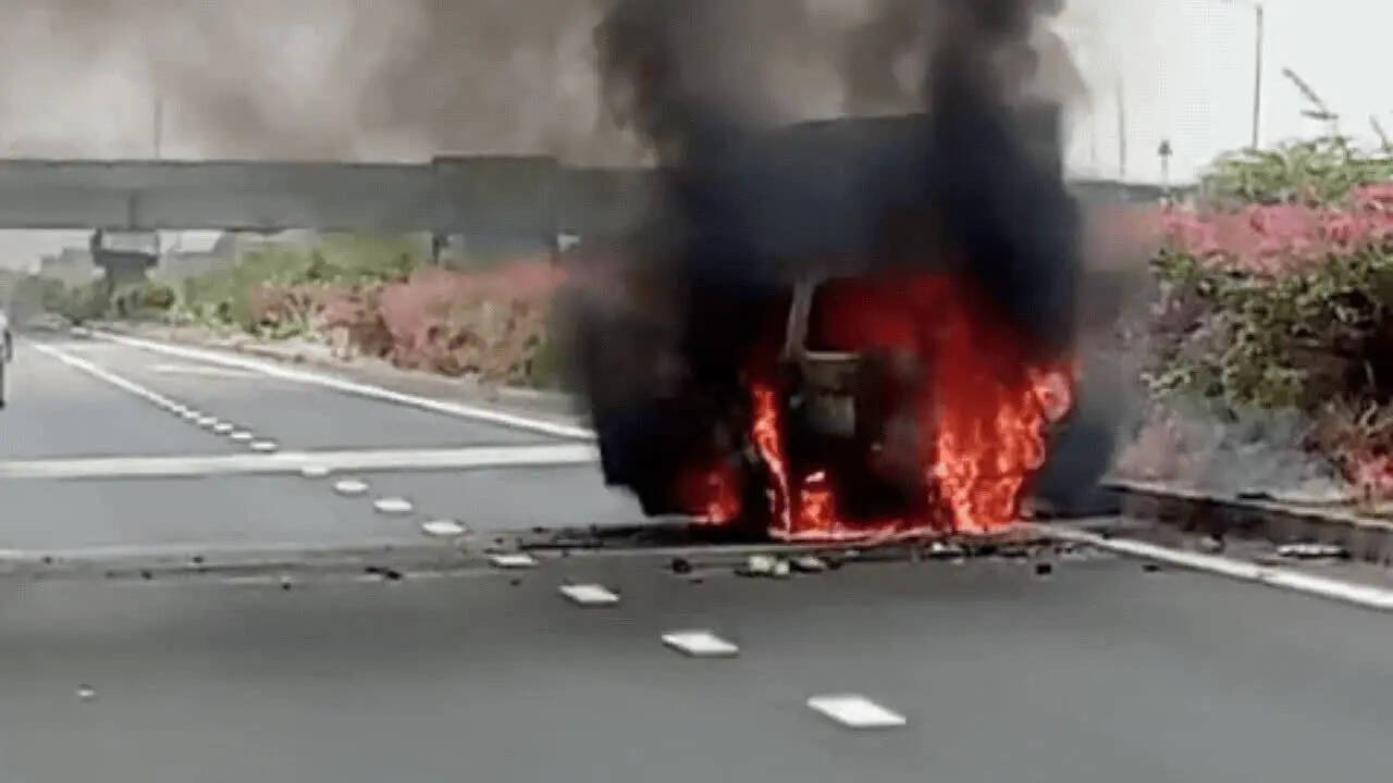 23-year-old burnt alive as vehicles erupt in flames on Ahmedabad ...