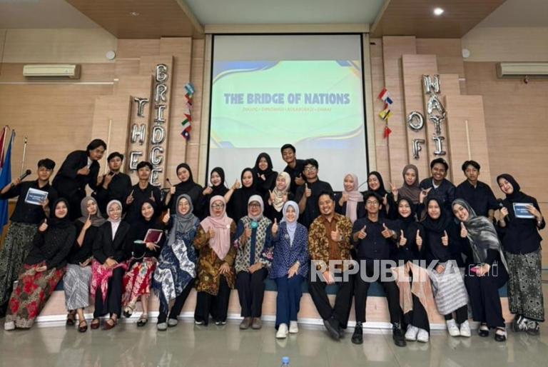 Mahasiswa Fikom Unisba bangun jembatan diplomasi melalui simulasi kerja ...