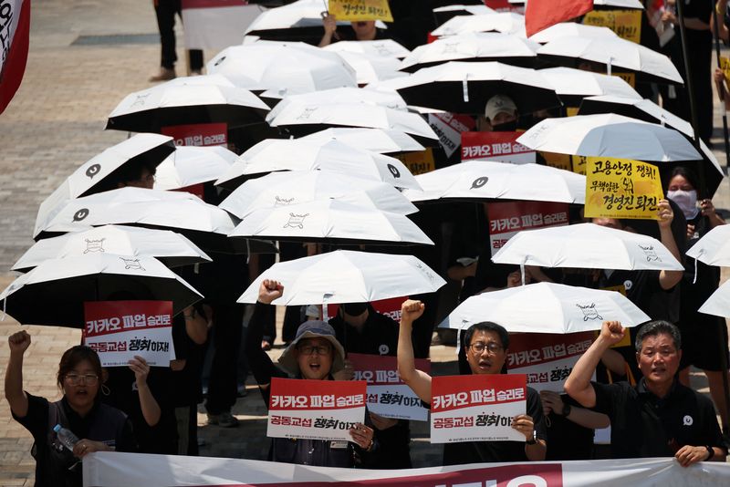 Kakao union stages four-hour strike and rally in South Korea over pay