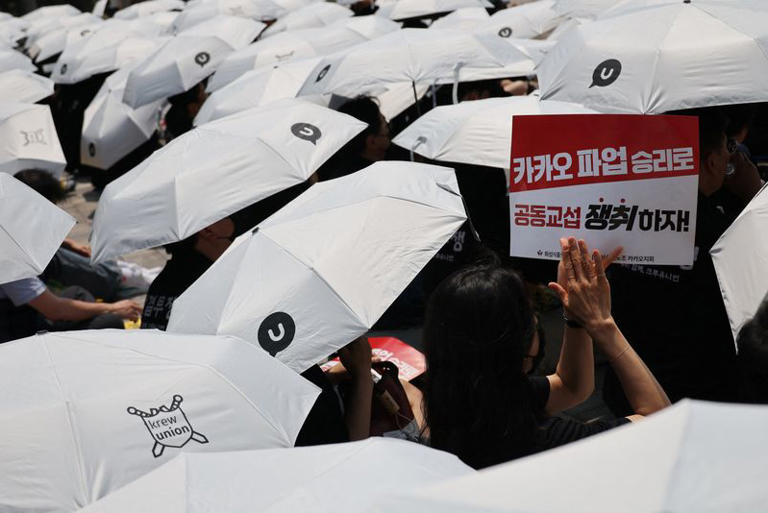 Kakao union stages four-hour strike and rally in South Korea over pay