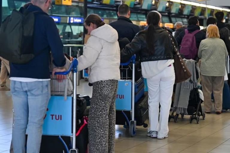 UK Foreign Office issues warning over new form UK tourists must fill out