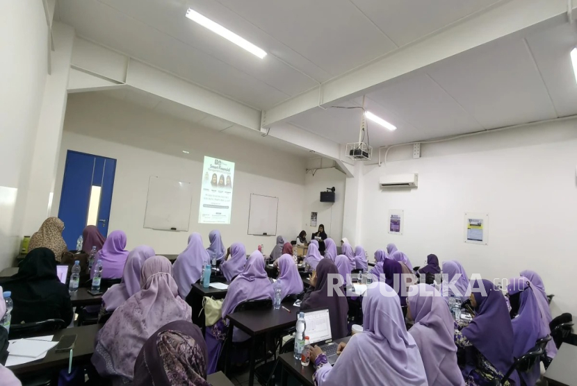 Lolos Hibah Kemdiktisaintek 2026, Dosen UBSI Tingkatkan Literasi ...