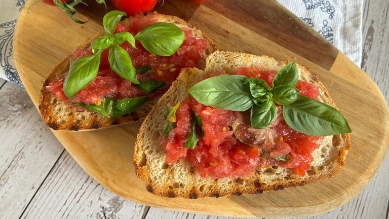 Günstige Rezepte mit Tomaten: Pan con Tomate und Sa costedda, ab 80 Cent