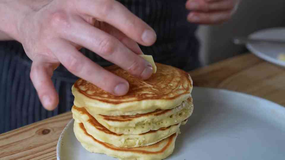 He put America’s favorite breakfast up against England’s - the winner ...