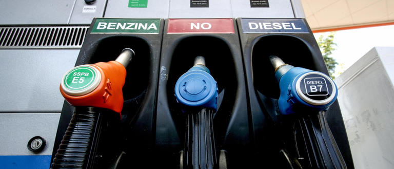 Mimit, prezzi carburanti in calo, benzina self a 1,909 euro