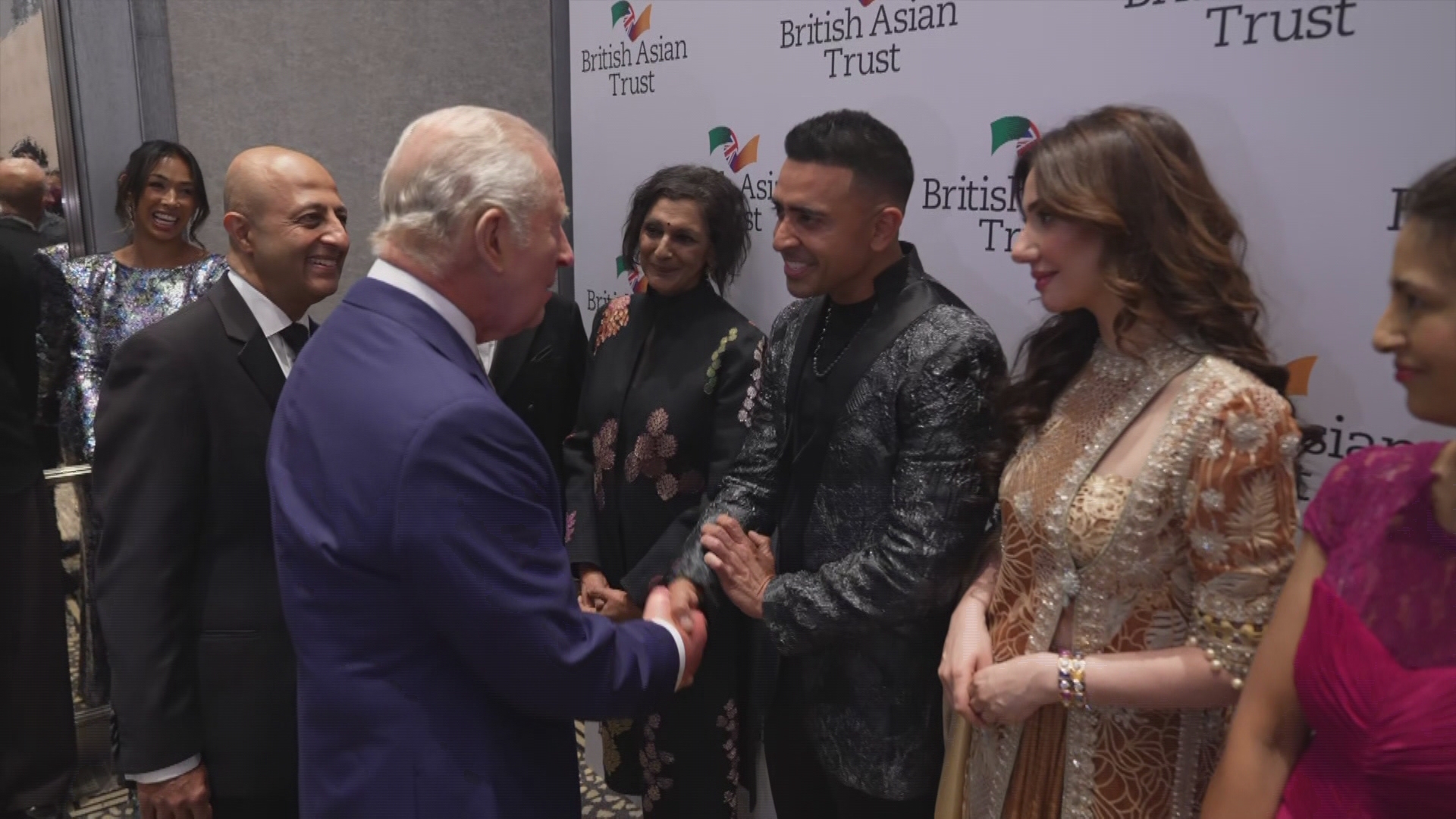 King meets British Asian celebrities at gala dinner
