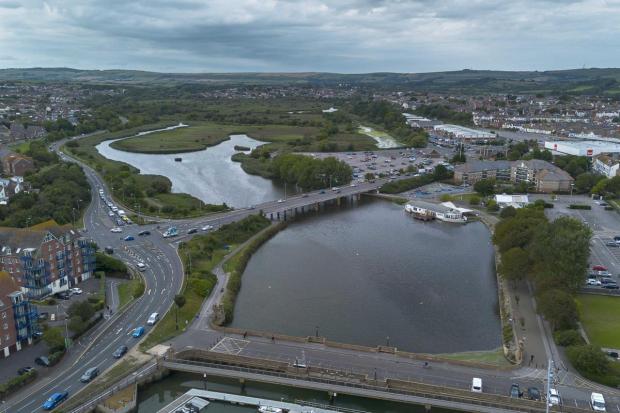Man assaulted and robbed on town centre bridge