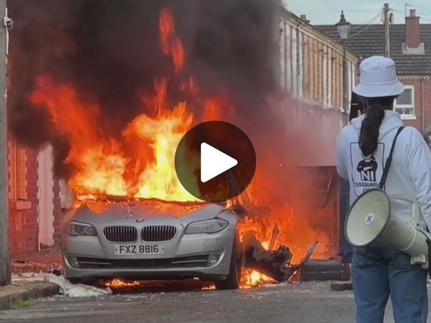 Belfast in Flammen: Ausschreitungen nach Attacke