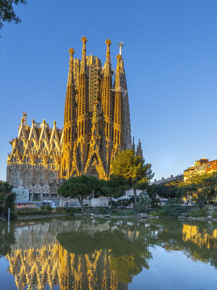 Leone inaugura l'ultima Torre della Sagrada Familia, ma i lavori non ...