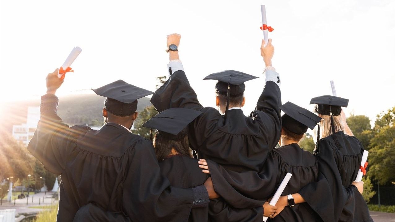 More than a quarter of UK graduates earning less than living wage 5 ...