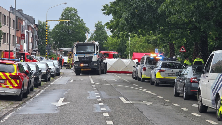 Fietser (54) overleden na ongeval met vrachtwagen in Mortsel, op enkele ...