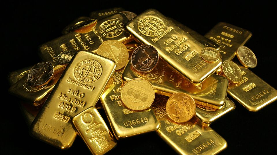 Gold crashes to 11-week low, but experts still see upside: Is this a ...