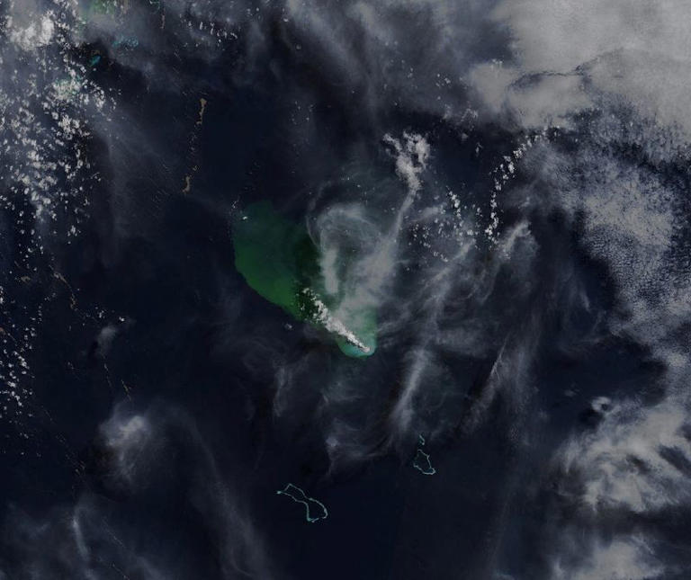 Pumice clogs island shores after Papua New Guinea eruption, stoking ...