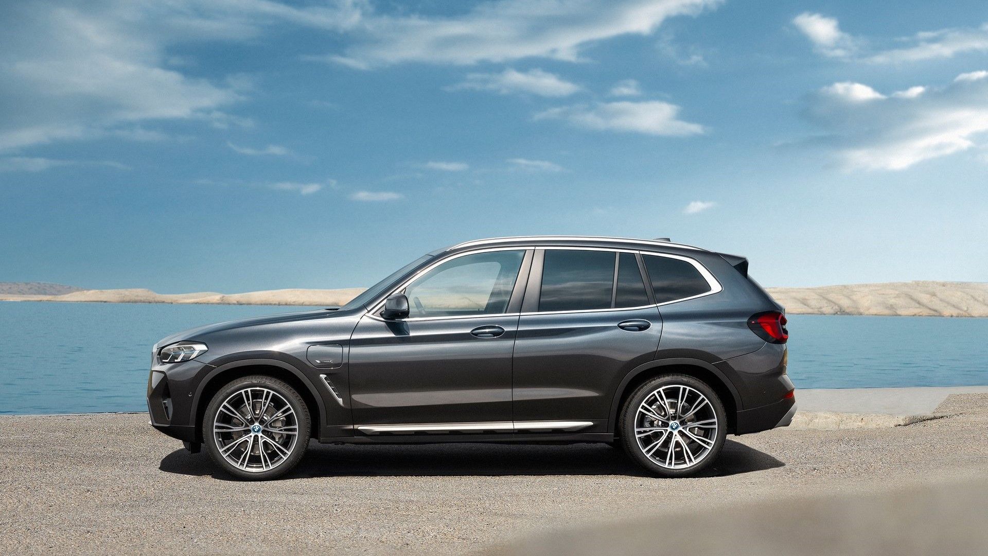 Why luxury buyers are ditching new crossovers for this depreciated ...