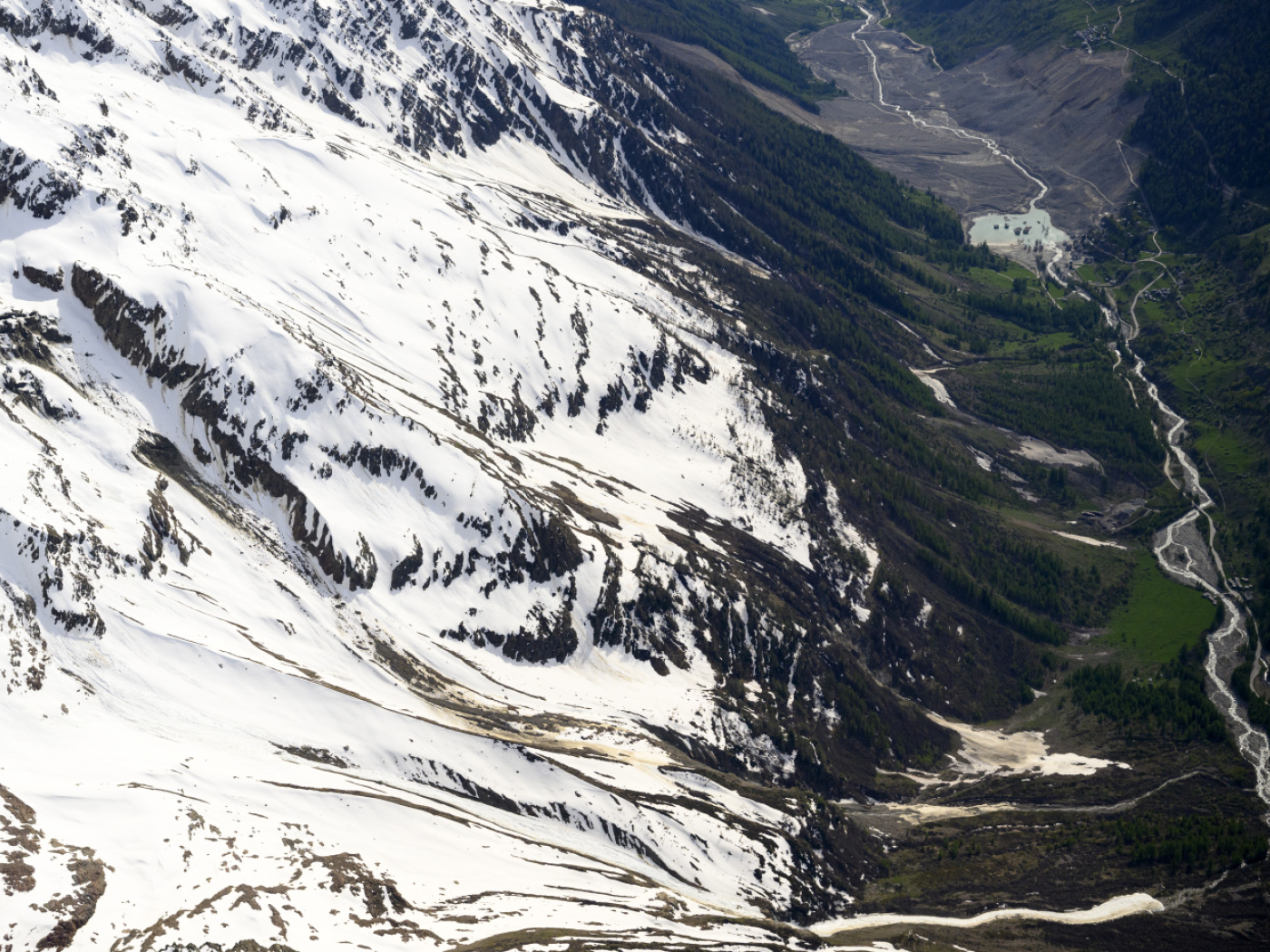 Blatten : surveillance renforcée du glacier d'Oigschtchummun