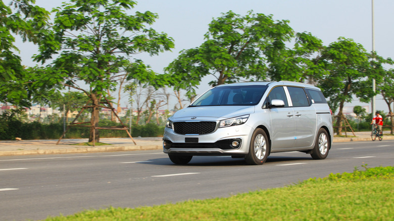 No, the Kia Carnival hasn't been discontinued (but its old nameplate ...