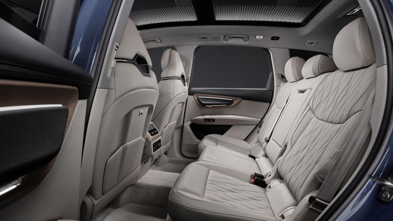 Audi unveils third-gen Q7 with V6 diesel power and seven-seat practicality