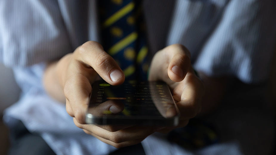 UK to press ahead with under-16 social media ban despite US warning