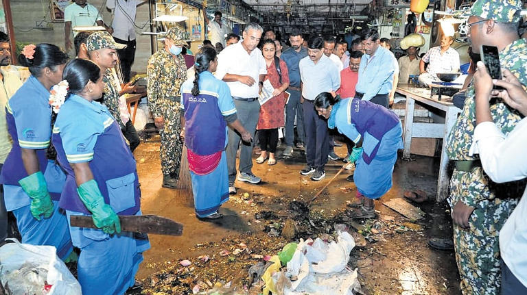 GBA chief commissioner Maheshwar Rao orders fire audit of KR Market