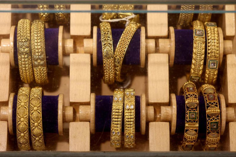 Indian gold falls below pre-duty-hike levels as overseas prices drop