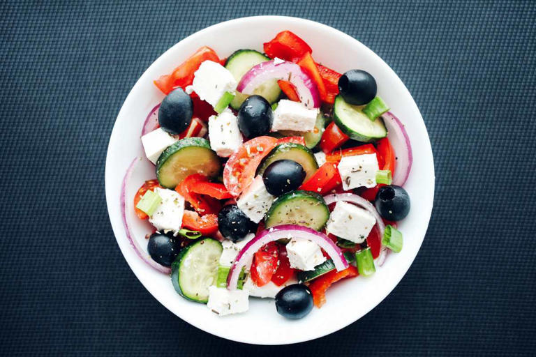 Insalata greca: 15 varianti della ricetta classica per non annoiarsi ...