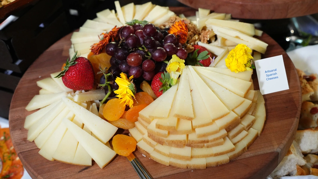 Experts share updated tips for potluck and host gift etiquette