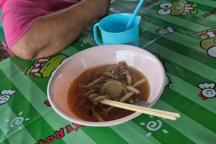 Mystery powder in noodles leaves 14 sick