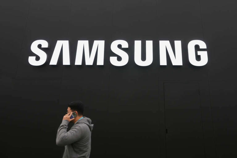 Samsung Electronics considers building chip packaging plant: Report