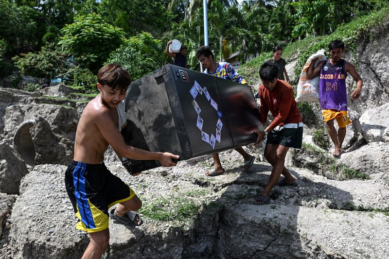 Rescuers race to reach trapped after powerful quake in southern Philippines