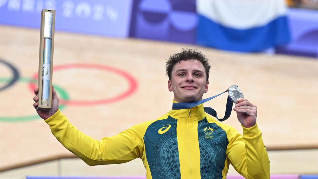 'Smash him': defection spices up Ashes velodrome battle