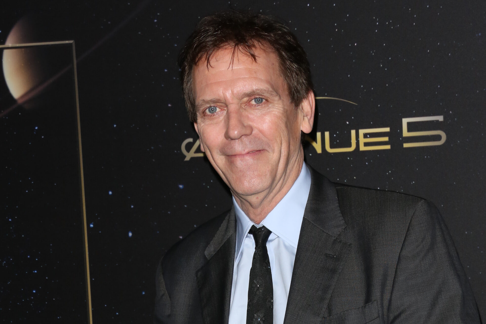 Hugh Laurie verbally berates a journalist who criticizes 'House'