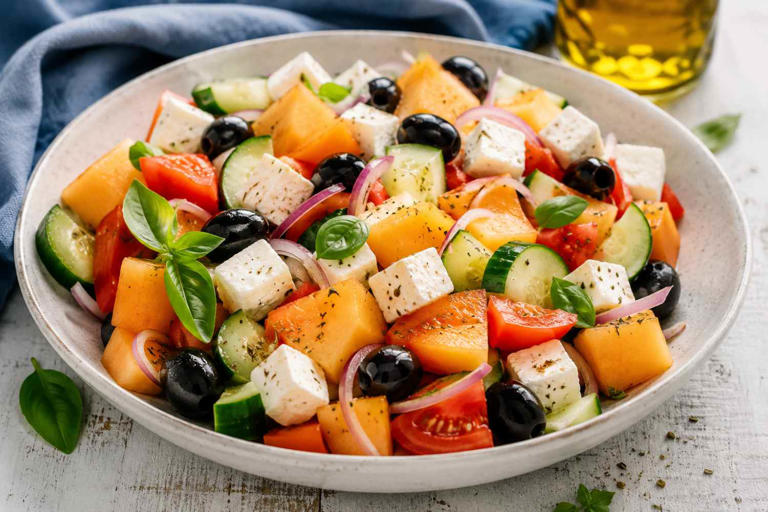 Insalata greca: 15 varianti della ricetta classica per non annoiarsi ...
