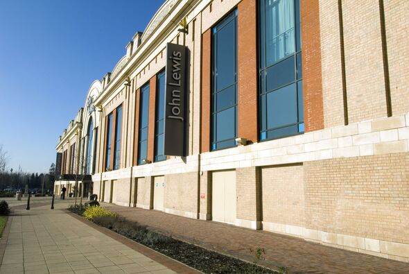 Massive UK shopping centre's iconic attraction undergoes construction ...