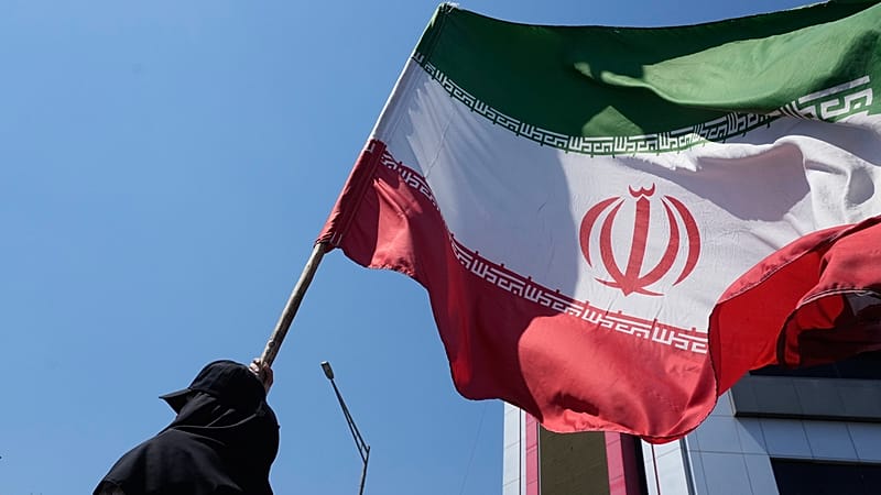 Kuwait activa sus defensas aéreas tras los ataques cruzados entre EE.UU ...
